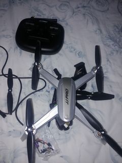Drone pertanian tong dan menabur baja, Photography, Drones on Carousell