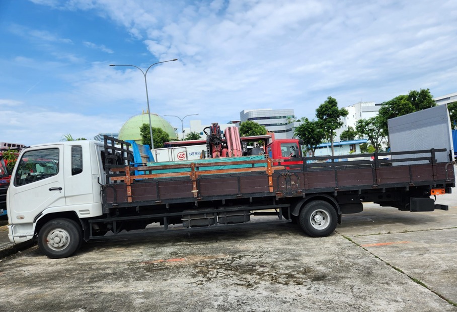 For Rent: Class 4 Lorry (24ft/6-Ton) with Tailgate, Cars, Commercial ...