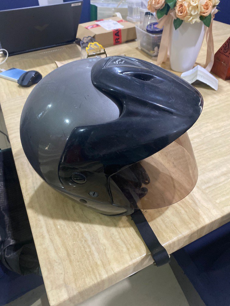 Helmet swan, Motorbikes on Carousell