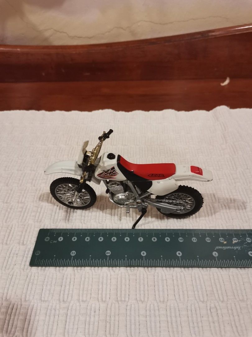 Honda XR 400 motorcycle 1/18, Hobbies & Toys, Toys & Games on Carousell