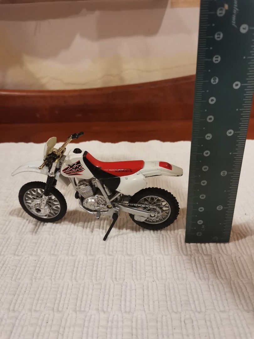 Honda XR 400 motorcycle 1/18, Hobbies & Toys, Toys & Games on Carousell