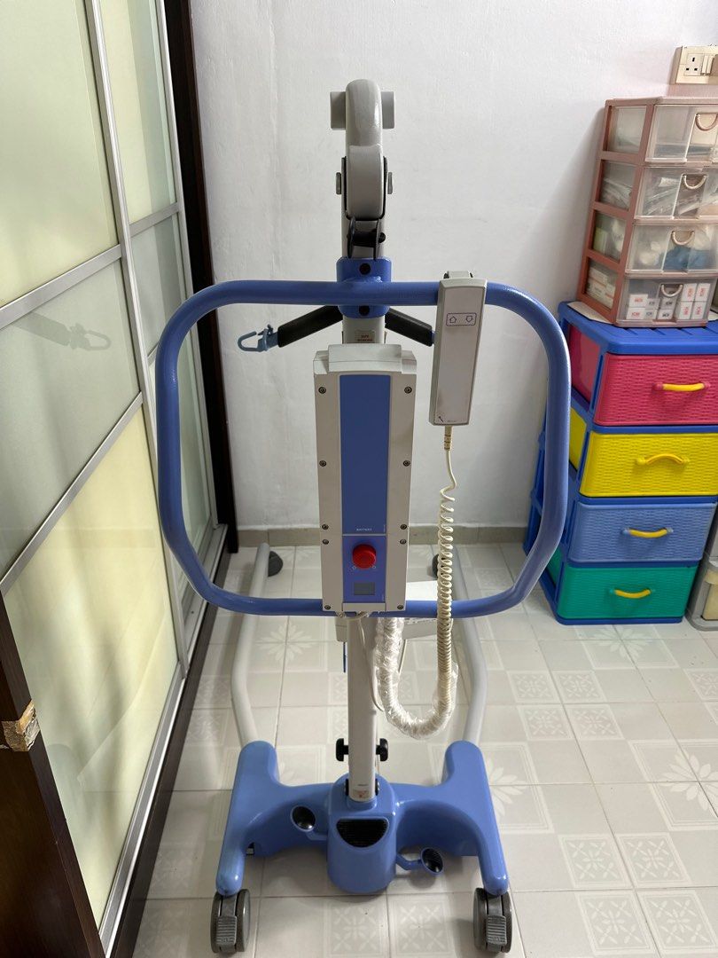 Human hoist to lift up patient from bed to wheelchair, Everything Else ...