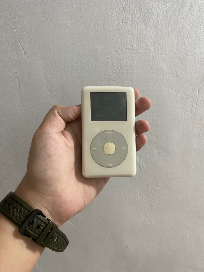 iPod classic 4th gen photo 30gb, Audio, Portable Music Players on Carousell