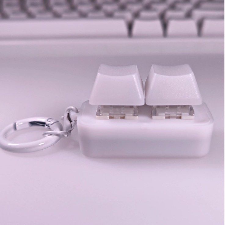 ️現貨 ️keykey 翻頁器 key key 閱讀器配件 白色 透明, 電腦及科技產品, 電腦周邊產品, 其他電腦及電子周邊產品在旋轉拍賣