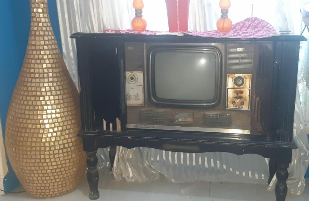 Langka Tv kayu kaset player berkaki antik imut 14 inch, Antik, Lainnya ...