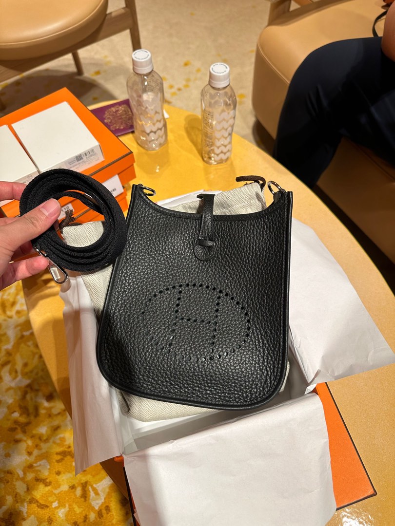 Mini Evelyn 黑銀 全新, 名牌, 手袋及銀包 - Carousell