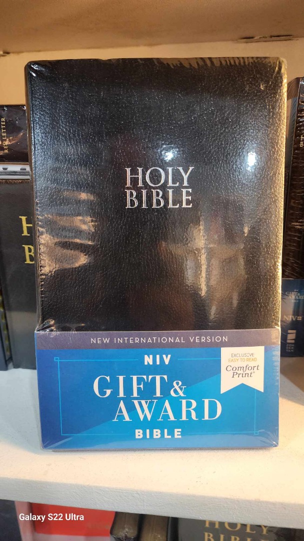 New International Version (NIV) Gift and Award Bible, Hobbies & Toys ...