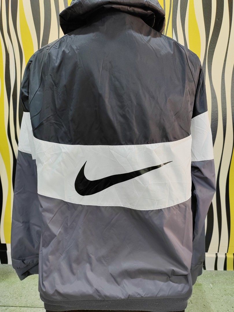 Nike Winbreaker, Men's Fashion, Activewear on Carousell