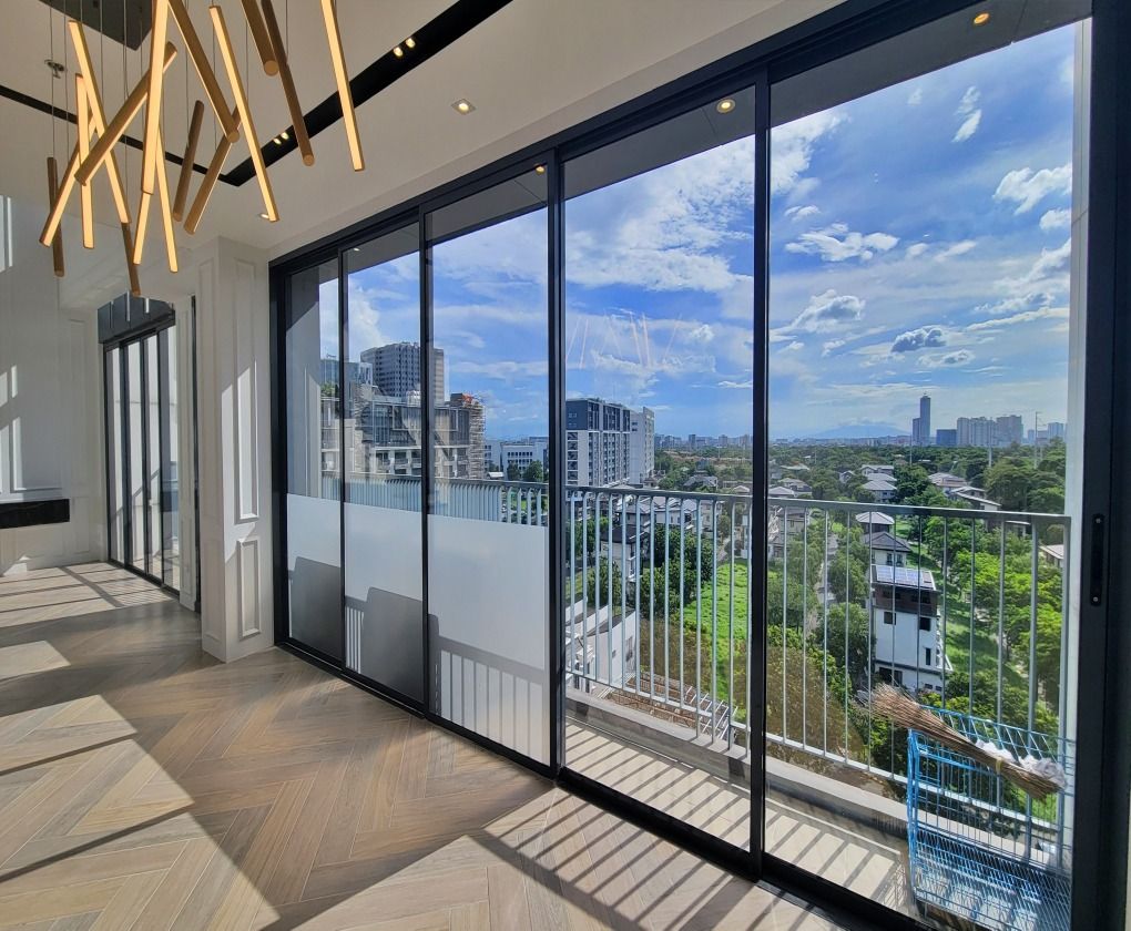 Penthouse with Swimming Pool in BGC - St. Moritz Private Estate near ...