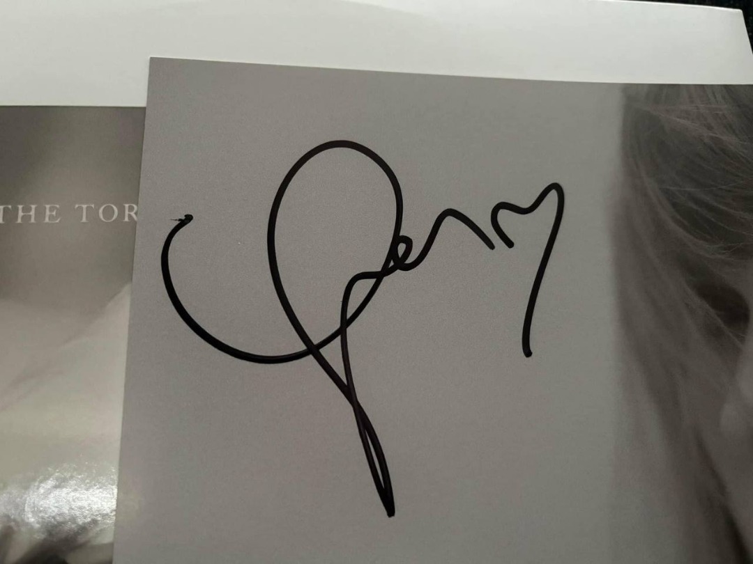 SIGNED TTPD vinyl, Hobbies & Toys, Memorabilia & Collectibles, K-Wave ...