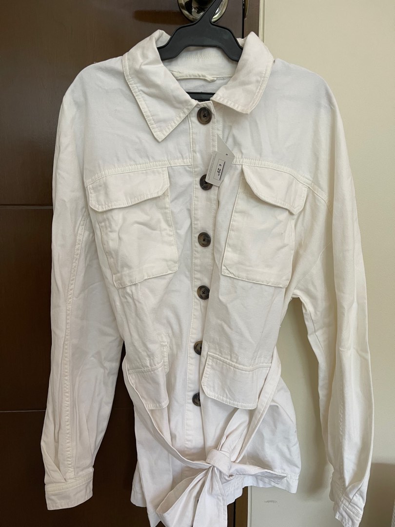 Stradivarius white button-up jacket, Women's Fashion, Coats, Jackets ...
