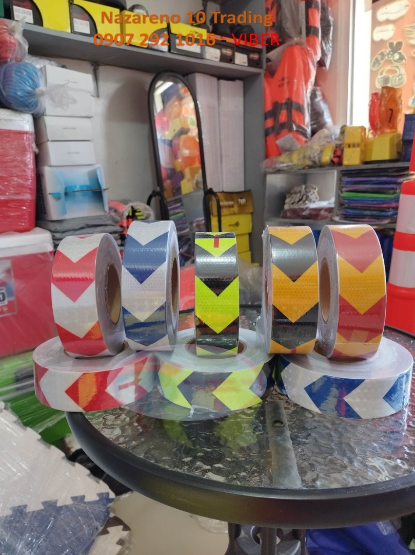 Arrow type reflectorized sticker 64, Commercial & Industrial ...