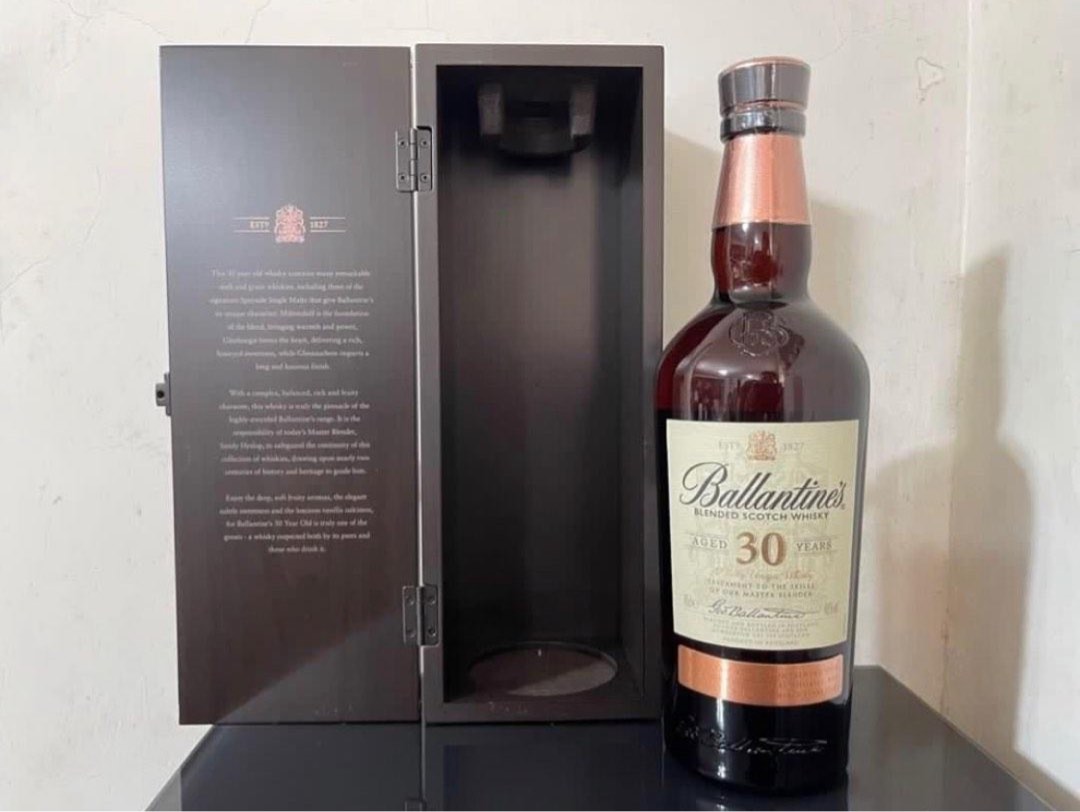 Ballantines 30 Year Old Blended Scotch Whisky 百齡罈30年調和威士忌, 嘢食 & 嘢飲, 酒精飲料 - Carousell