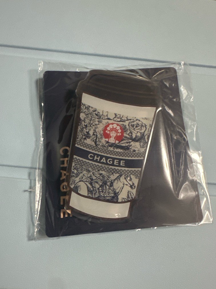 Chagee pop socket + pocket mirror, Everything Else on Carousell