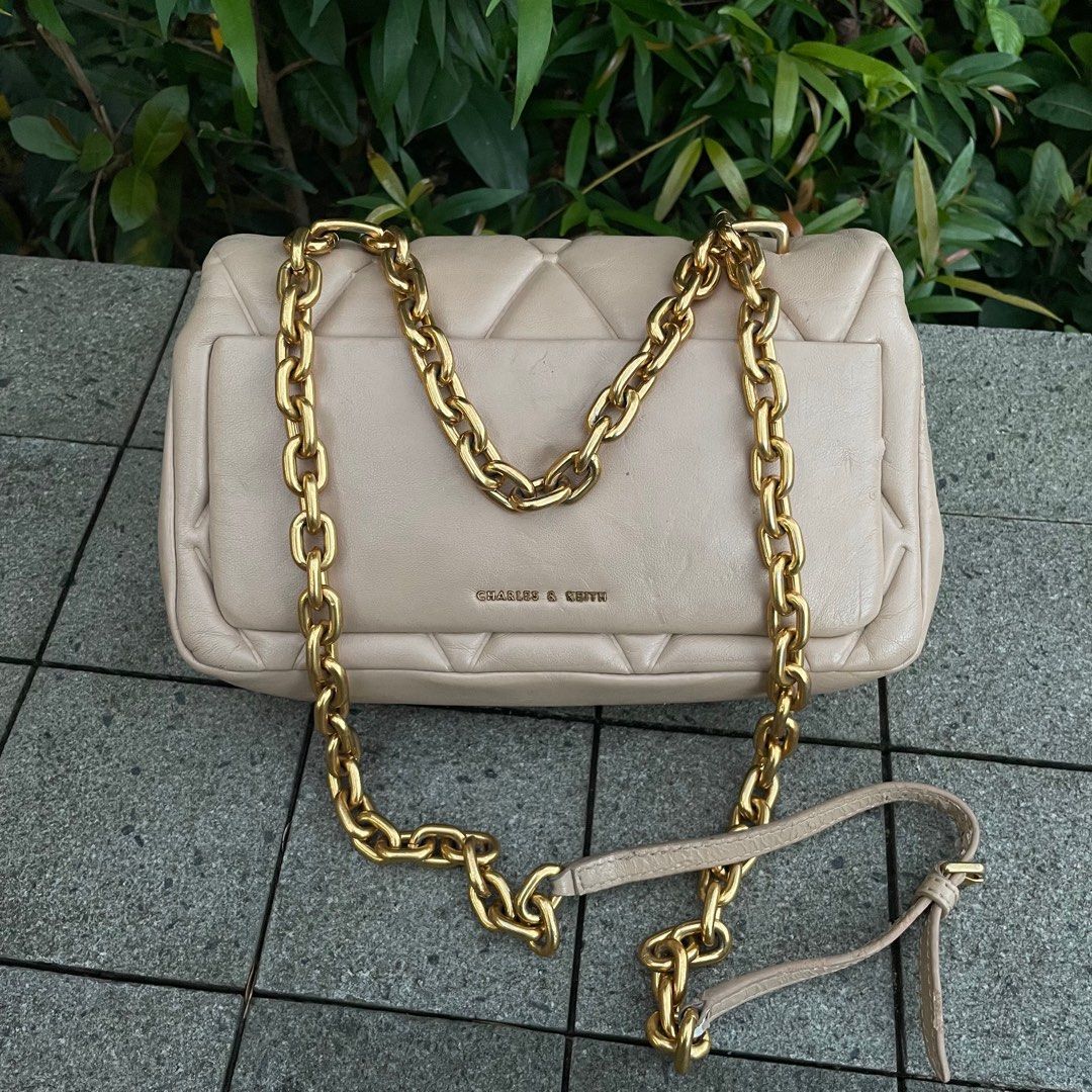 Charles n Keith ori, Fesyen Pria, Tas & Dompet , Tas Selempang di Carousell