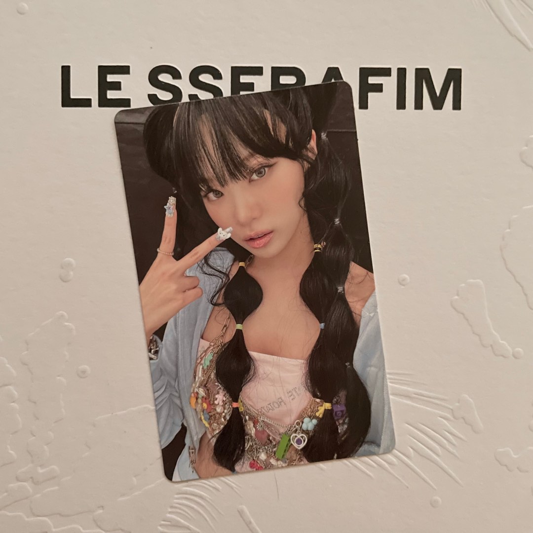 [le sserafim] chaewon easy weverse pob pc, Hobbies & Toys, Memorabilia ...