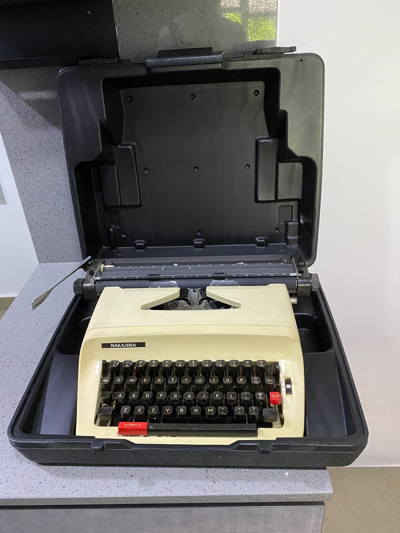 Nakajima Vintage Typewriter with Case (made in Japan), Computers & Tech ...