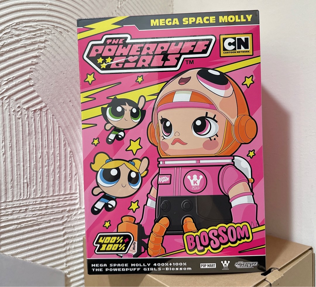POP MART 泡泡瑪特 MEGA SPACE MOLLY 400% 100%飛天小女警一花花, 書籍、休閒與玩具, 玩具、公仔、桌遊在旋轉拍賣