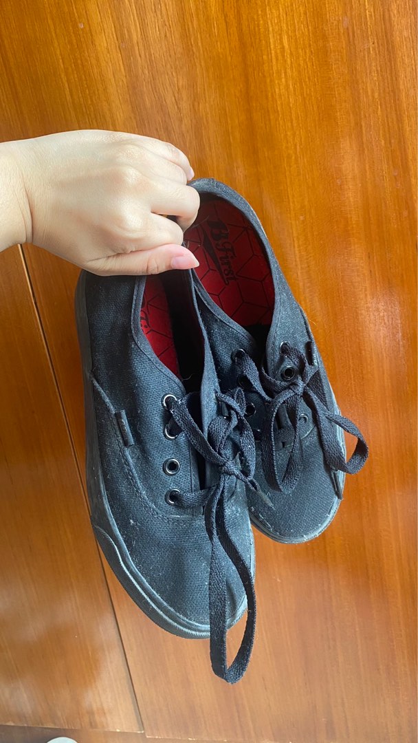 Sepatu Hitam Bata, Fesyen Wanita, Sepatu di Carousell