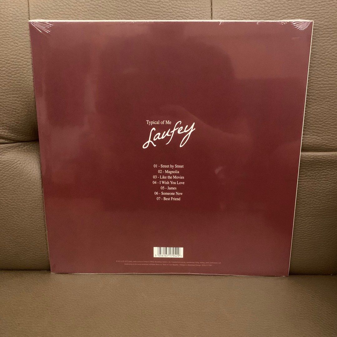(全新 黑膠 LP) Laufey - Typical Of Me (Vinyl 黑膠唱片), 興趣及遊戲, 音樂、樂器 & 配件, 音樂與 ...