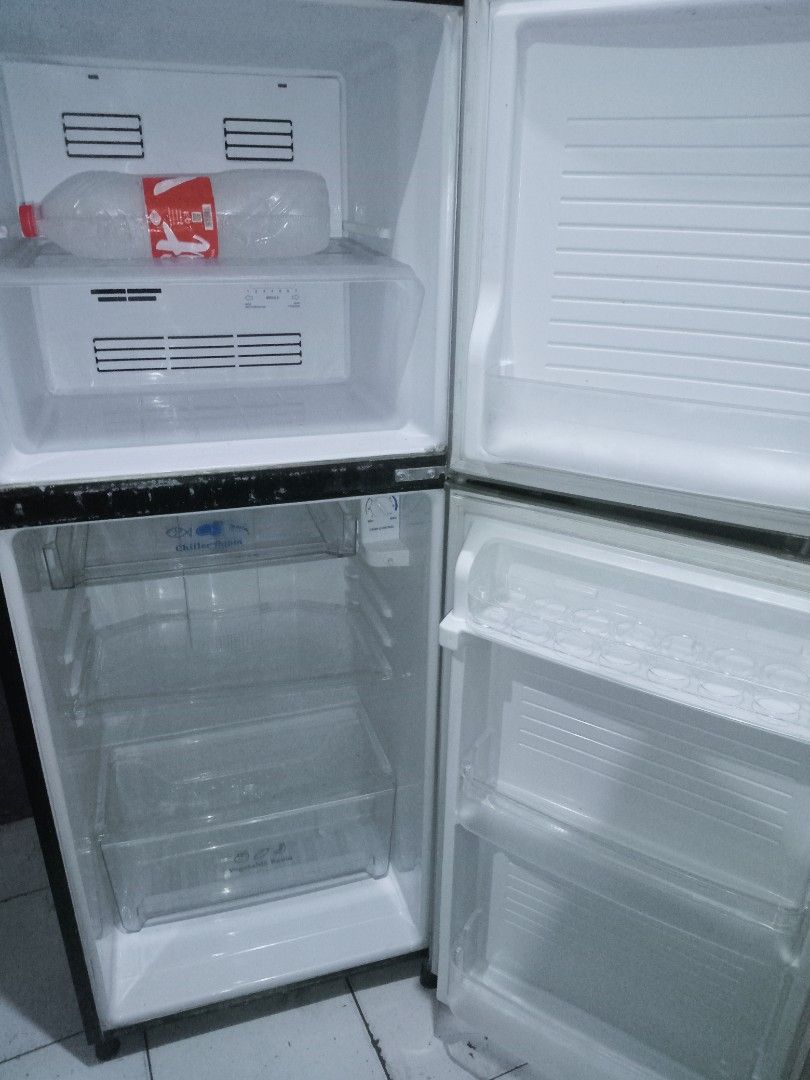 Di jual kulkas 2 pintu merk AQUA kondisi normal dingin beku SIAP PAKAI, Elektronik, Lainnya di ...