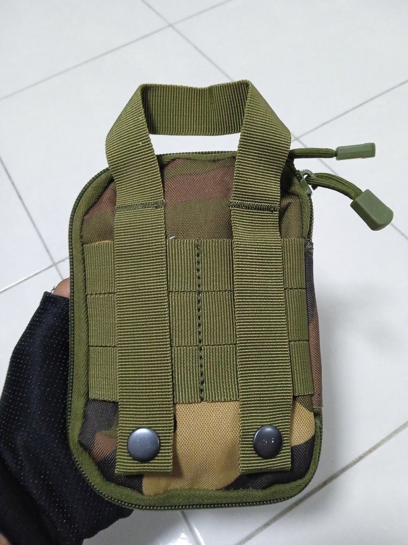 iZi Survival Kit, Sports Equipment, Hiking & Camping on Carousell