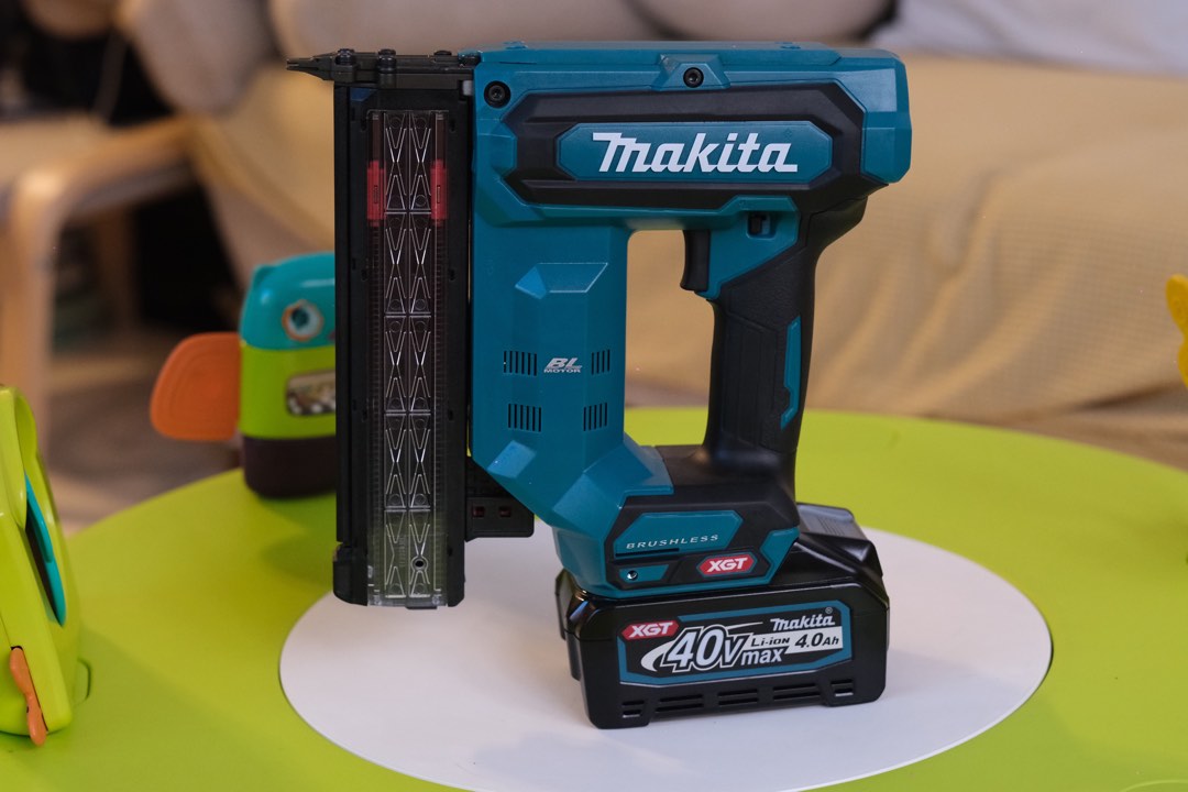 Makita Brad Nailer 40V XGT, Commercial & Industrial, Industrial ...