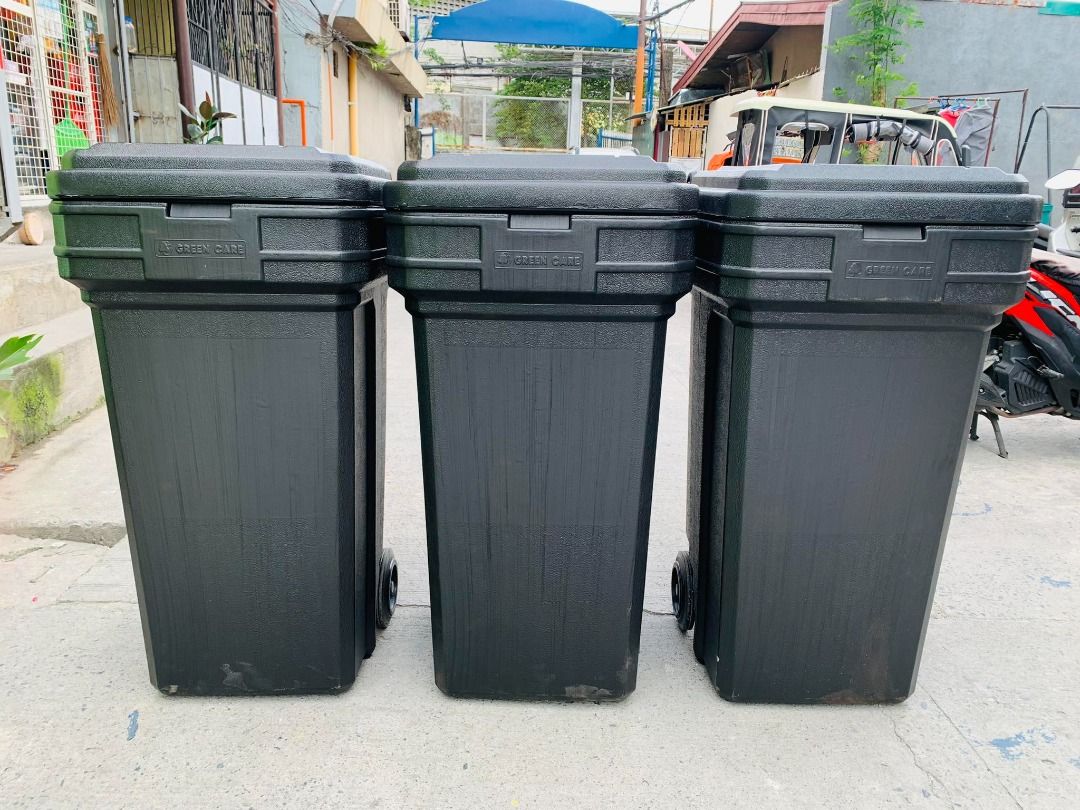 ROLLER KING TRASHBIN W/ WHEELS, Furniture & Home Living, Cleaning ...