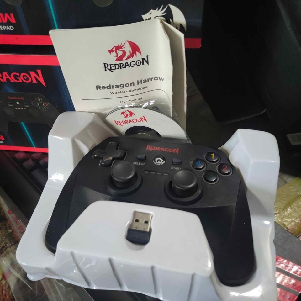 Slightly used opened box Redragon Harrow G808 wireless game pad ...