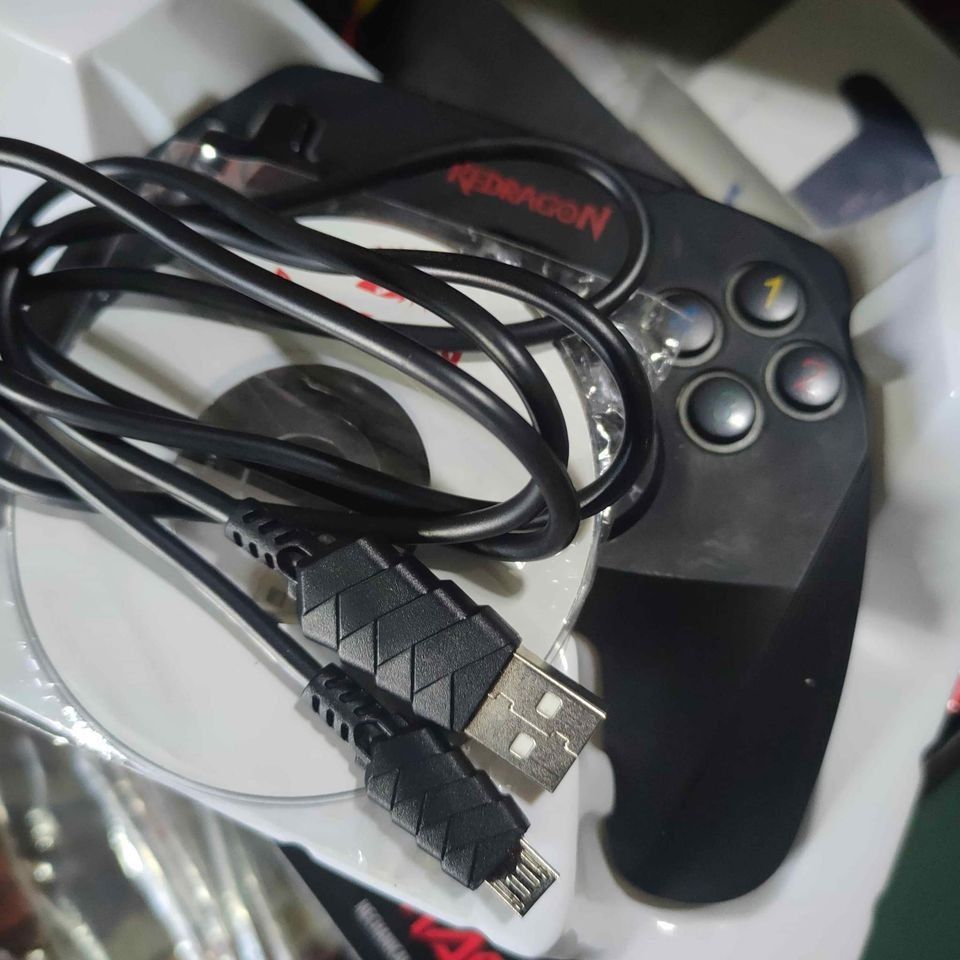 Slightly used opened box Redragon Harrow G808 wireless game pad controller for xbox playstation ...