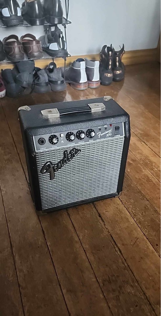 Fender Frontman 10G, Hobbies & Toys, Music & Media, Musical Instruments ...