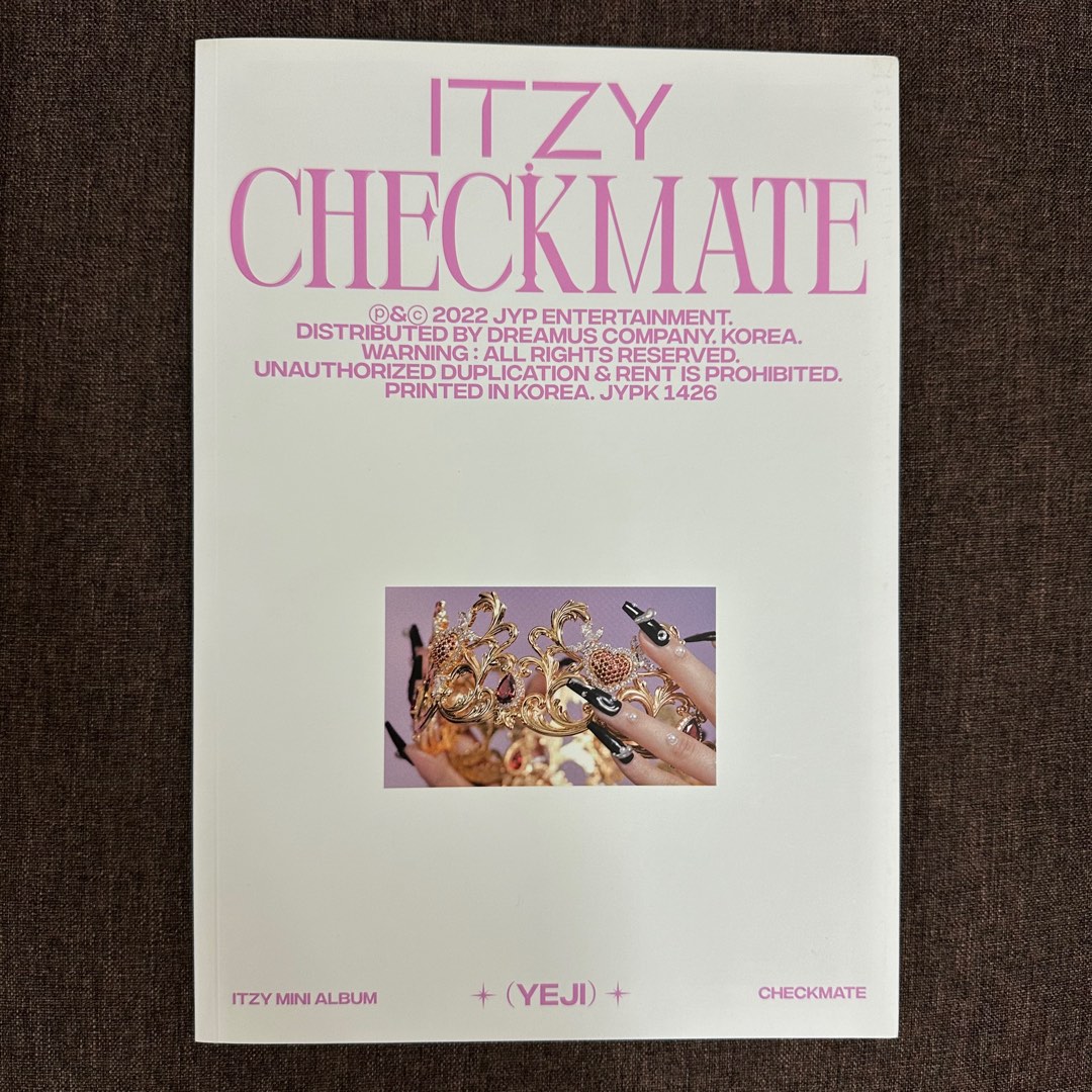 (Full Set) Itzy Checkmate Album - Yeji Edition, Hobbies & Toys, Music ...