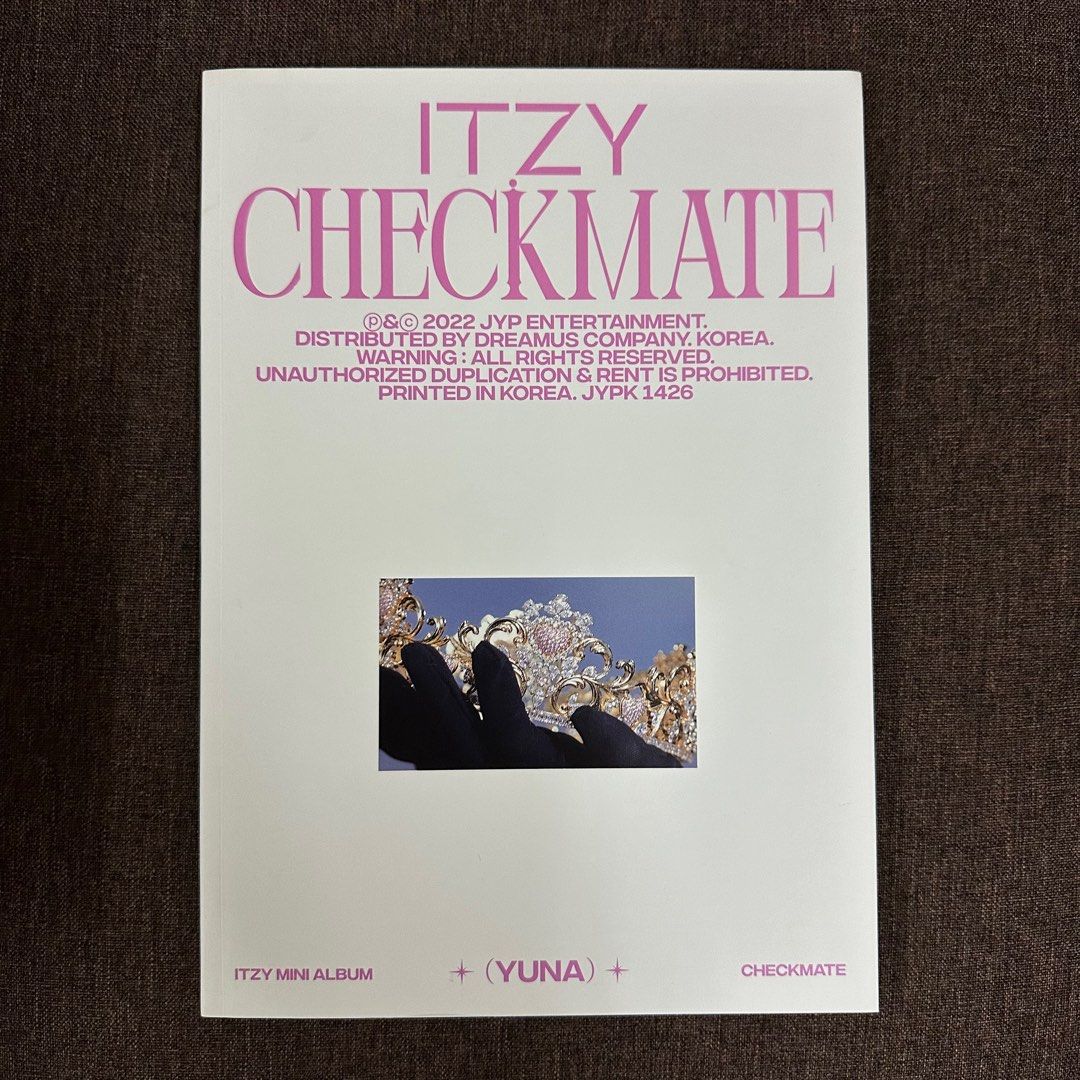 (Full Set) Itzy Checkmate Album - Yuna Edition, Hobbies & Toys, Music ...