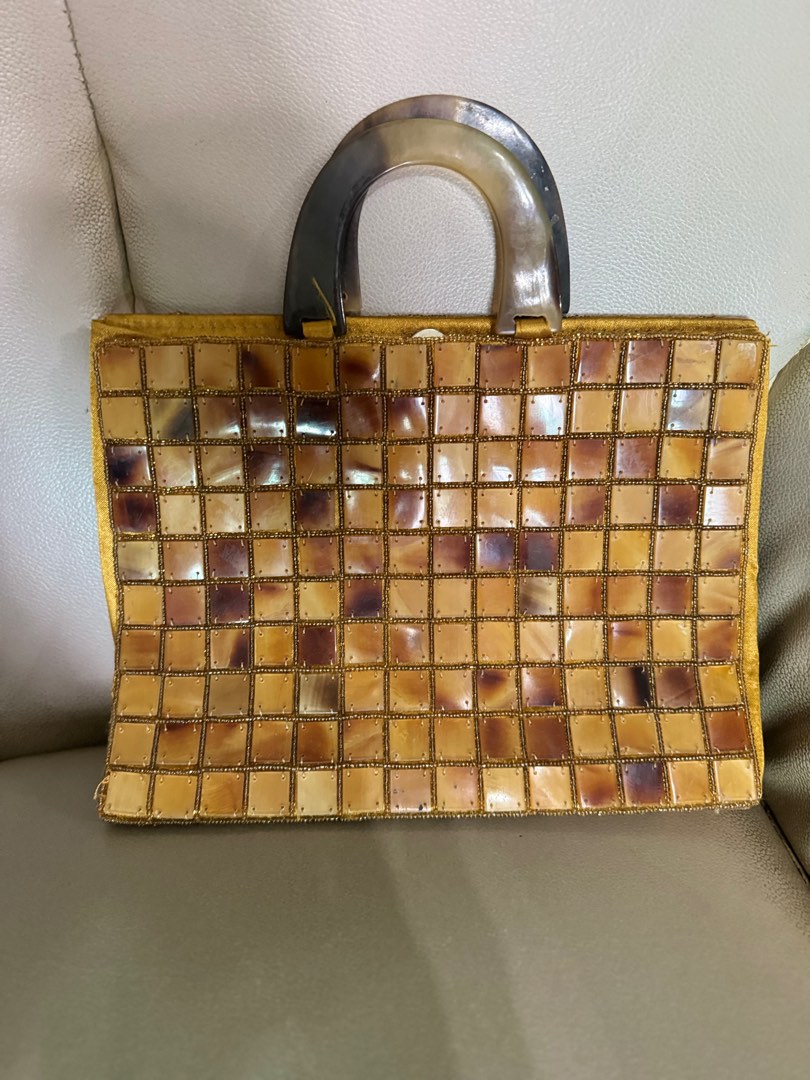 handbeg, Women's Fashion, Bags & Wallets, Clutches on Carousell