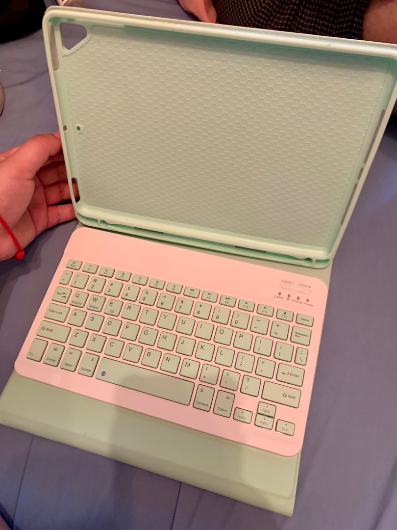 Ipad 6th Gen case with Keyboard, Computers & Tech, Parts & Accessories ...