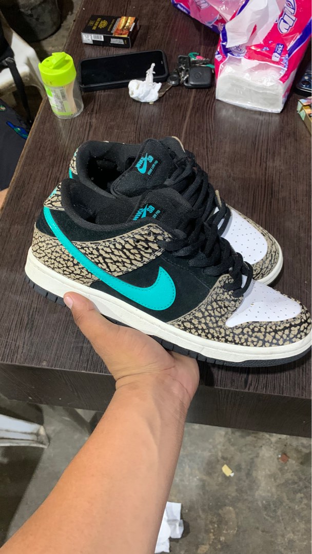 Nike SB Dunk Low Atmos Elephant, Fesyen Pria, Sepatu , Sneakers di ...