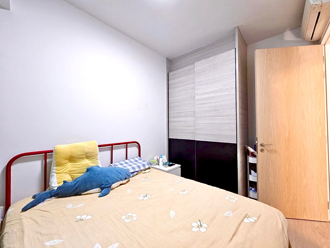 Near city centre, with private bathroom. Master Room/Strictly Single ...