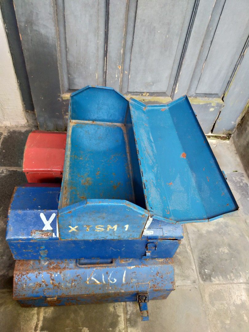 Tool Box Besi Vintage Bekas Murid STM, Antik, Pajangan di Carousell