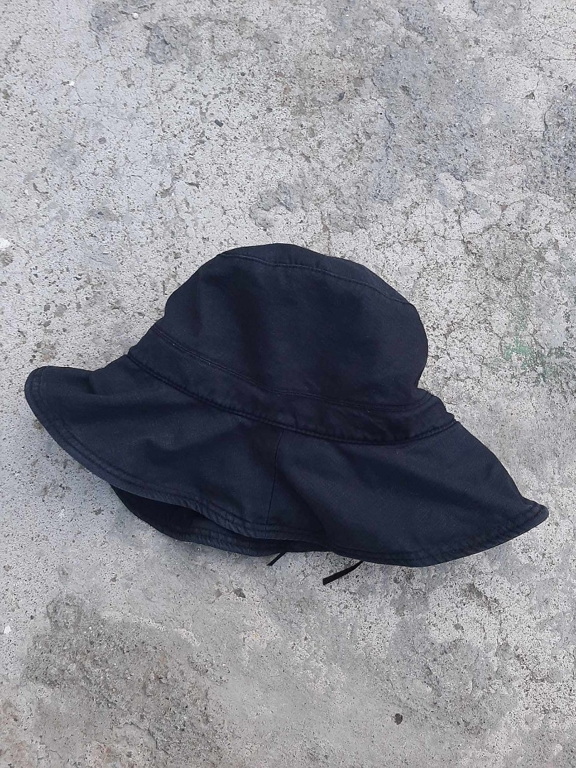 UNIQLO BUCKET HAT, Men's Fashion, Watches & Accessories, Caps & Hats on ...