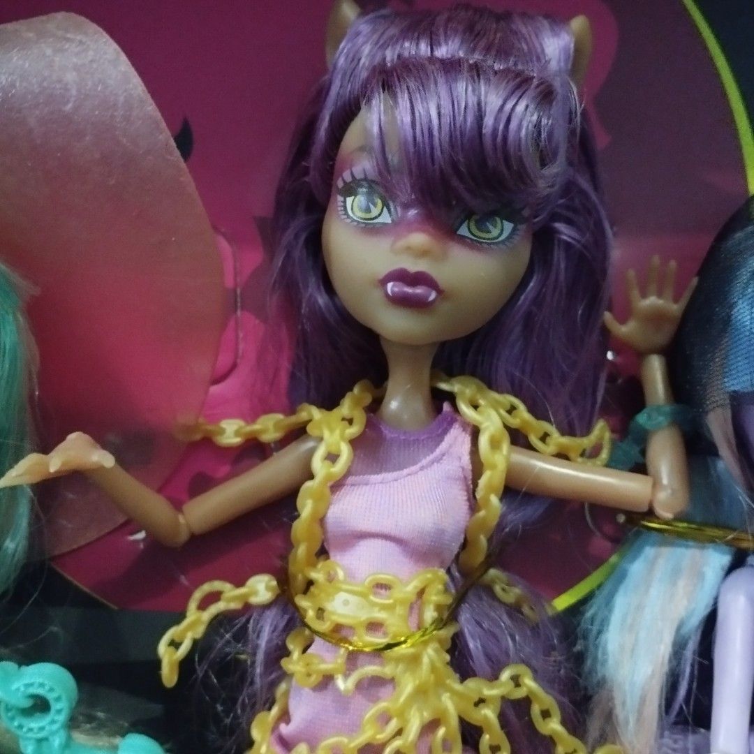 Boneka Barbie Monster High Haunted Student Spirits Vandala Doubloons ...