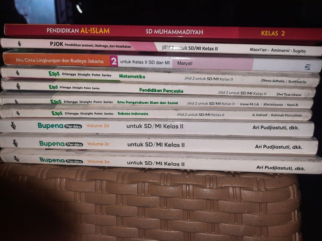 Buku paket kelas 2 SD, Buku & Alat Tulis, Buku Pelajaran di Carousell
