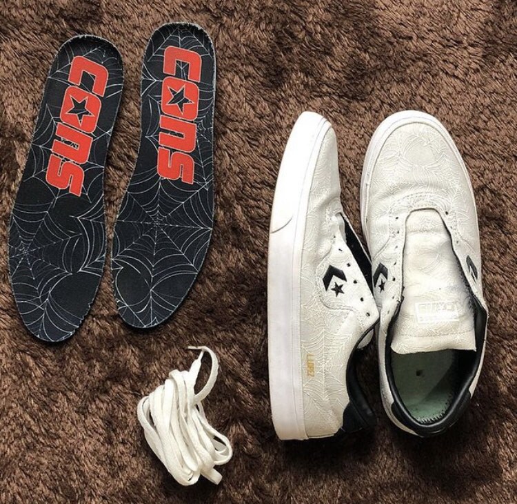 Converse Cons Louie Lopez Spider White Widow, Fesyen Pria, Sepatu ...