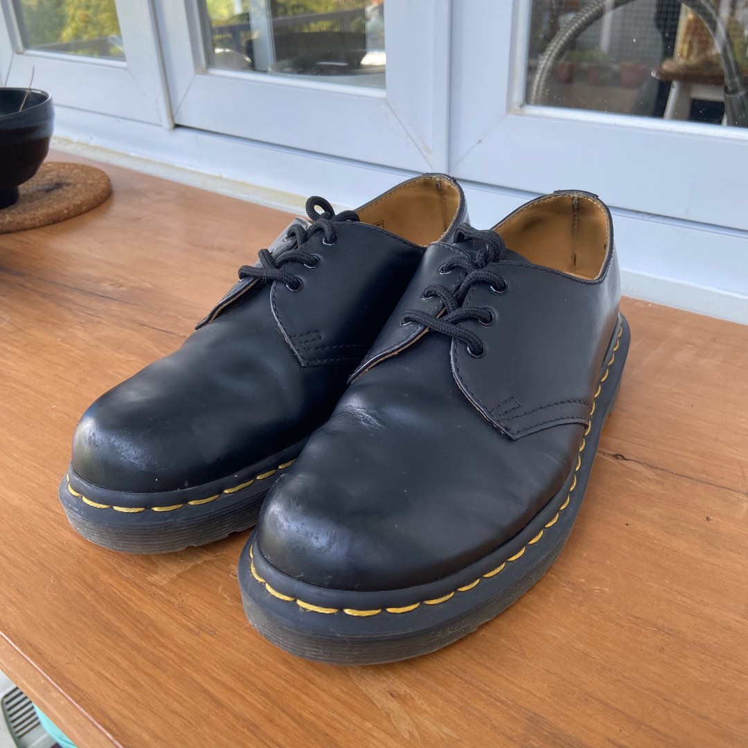Dr Martens docmart 1461 Black Smooth, Fesyen Wanita, Sepatu di Carousell