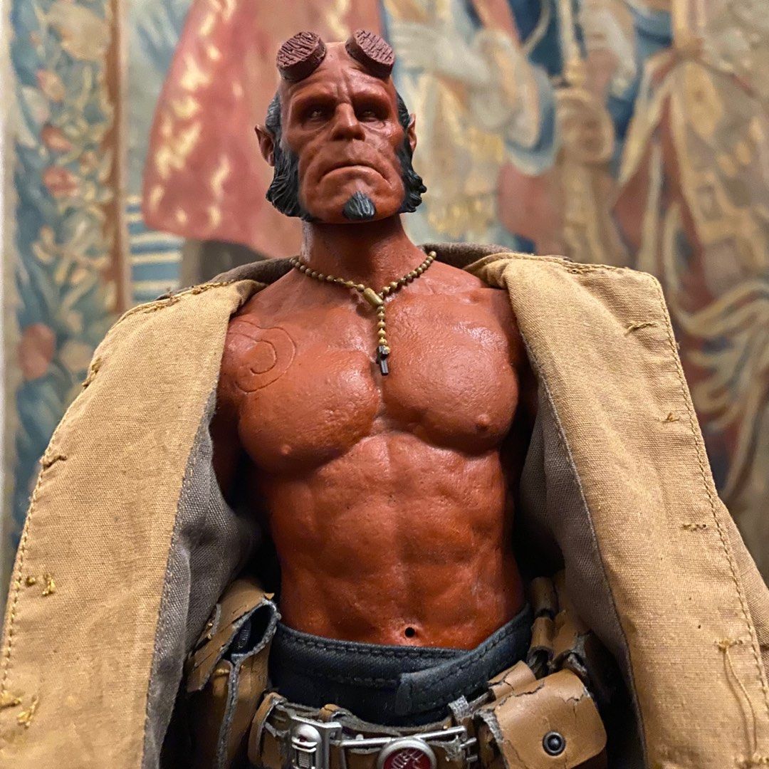 hellboy hot toy