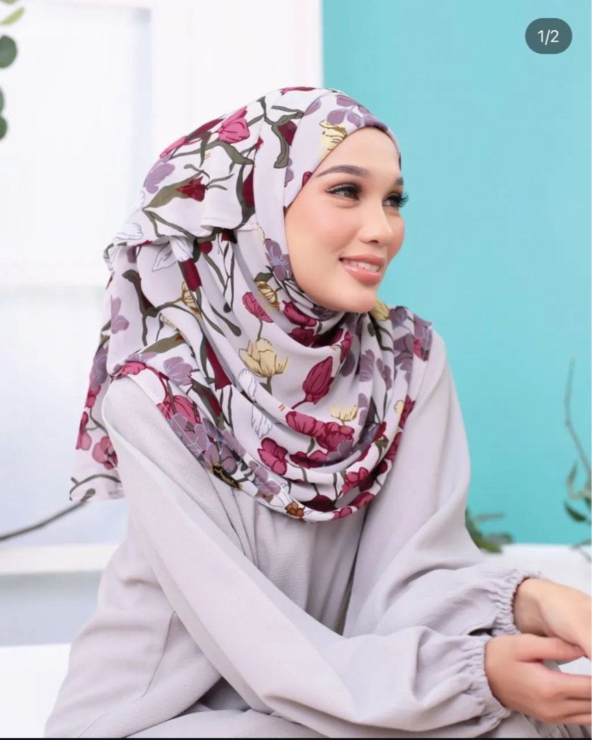Hyat Hijab, Women's Fashion, Muslimah Fashion, Hijabs on Carousell
