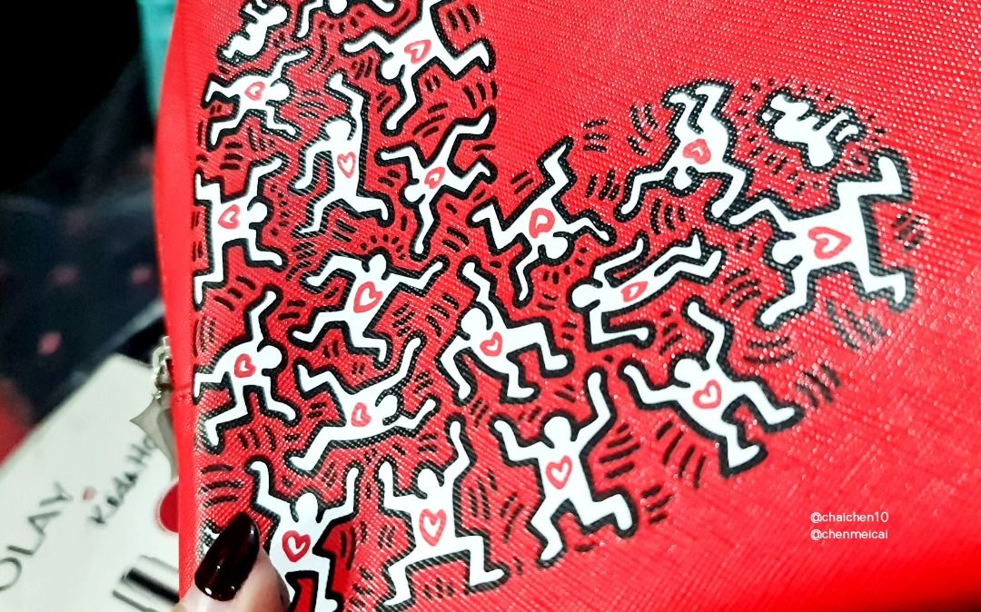 Olay x Keith Haring Collab Design Reusable Gift Set Red Cosmetic Pouch ...