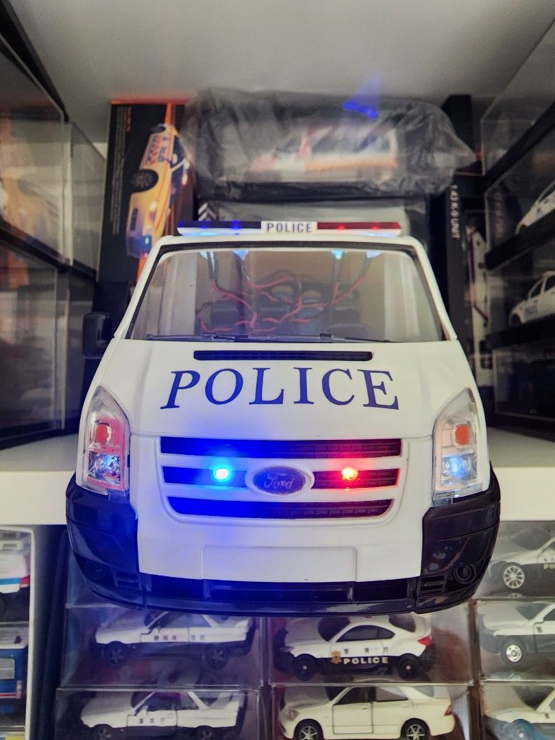 1/18 Singapore Police Van (Ford PETRA) on Carousell