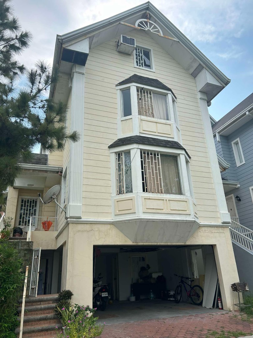 2 Storey Foreclosed House & Lot with attic in La Posada Village, Sucat ...