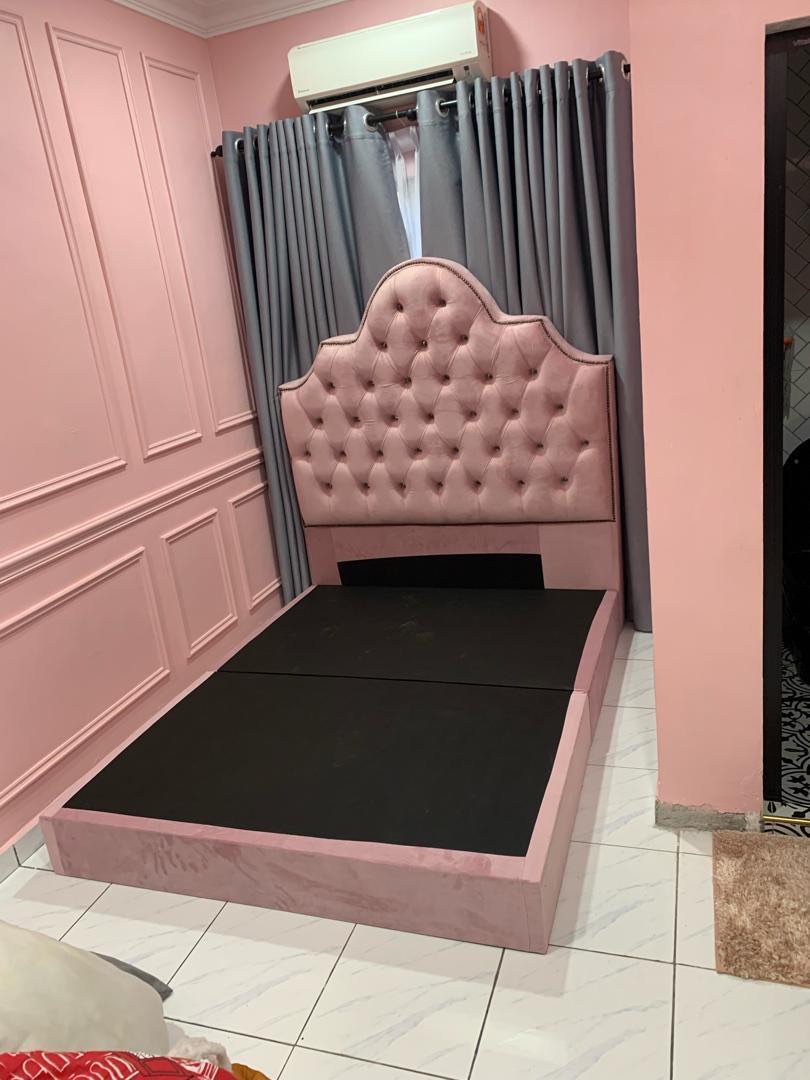 Chesterfield princess queen bed/ katil Queen princess, Furniture & Home ...