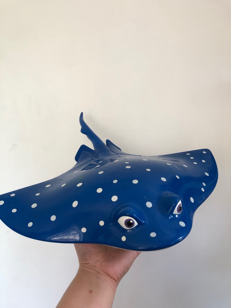 Finding nemo mr swiggle fish, Hobbies & Toys, Toys & Games on Carousell